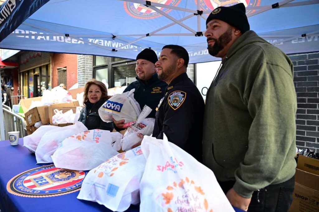 NYPD Officers Distribute 400 Turkeys to North Brooklyn Families ...